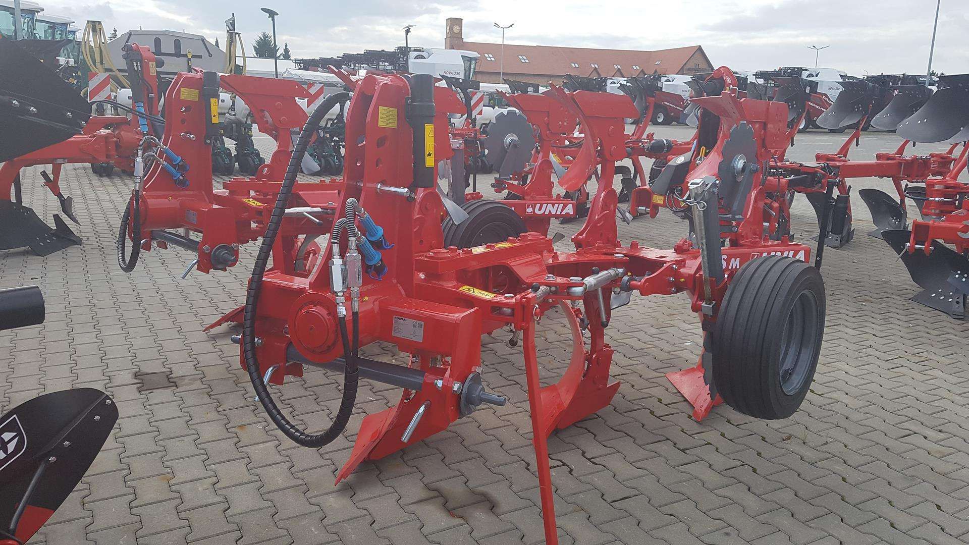 IBIS M- pług obracalny zawieszany firmy UNIA Group Polski mocny prosty